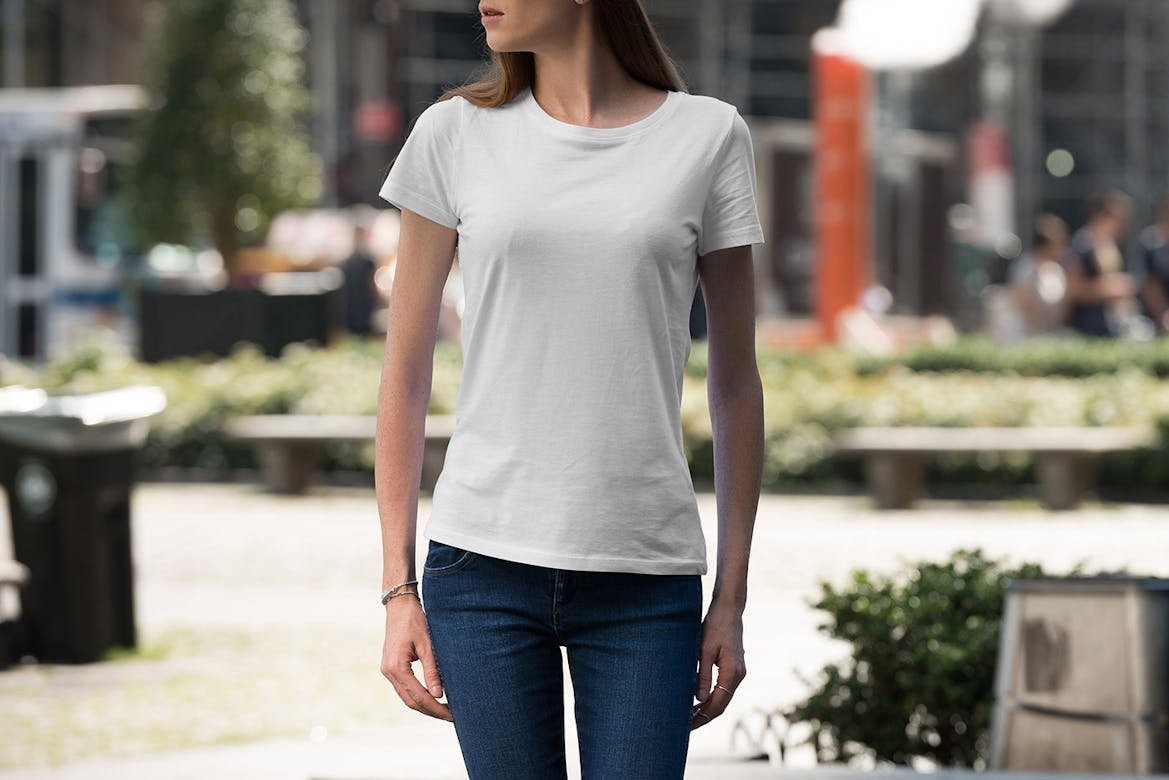 T-Shirt Mockup Female Model New York Scene 17 | Premium & Free PSD ...